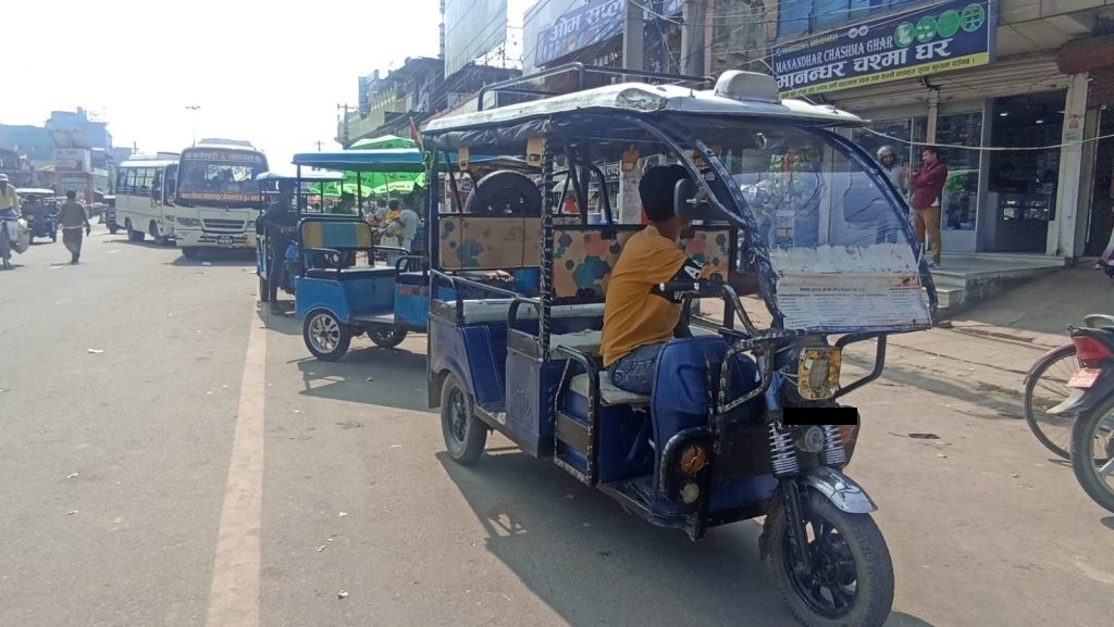 नेपालगञ्जमा नियमविपरीत सञ्चालित ई–रिक्सा नियन्त्रणमा – Maitri News
